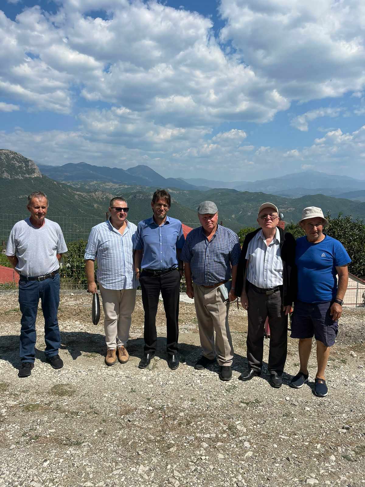 Επίσκεψη Γενικού Προξένου της Ελλάδος στο Αργυρόκαστρο σε ομογενειακά ...