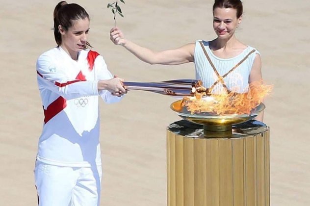 Ασημένιο μετάλλιο στο άλμα επι κοντώ (4μ 75 εκ) από την Κατερίνα ...