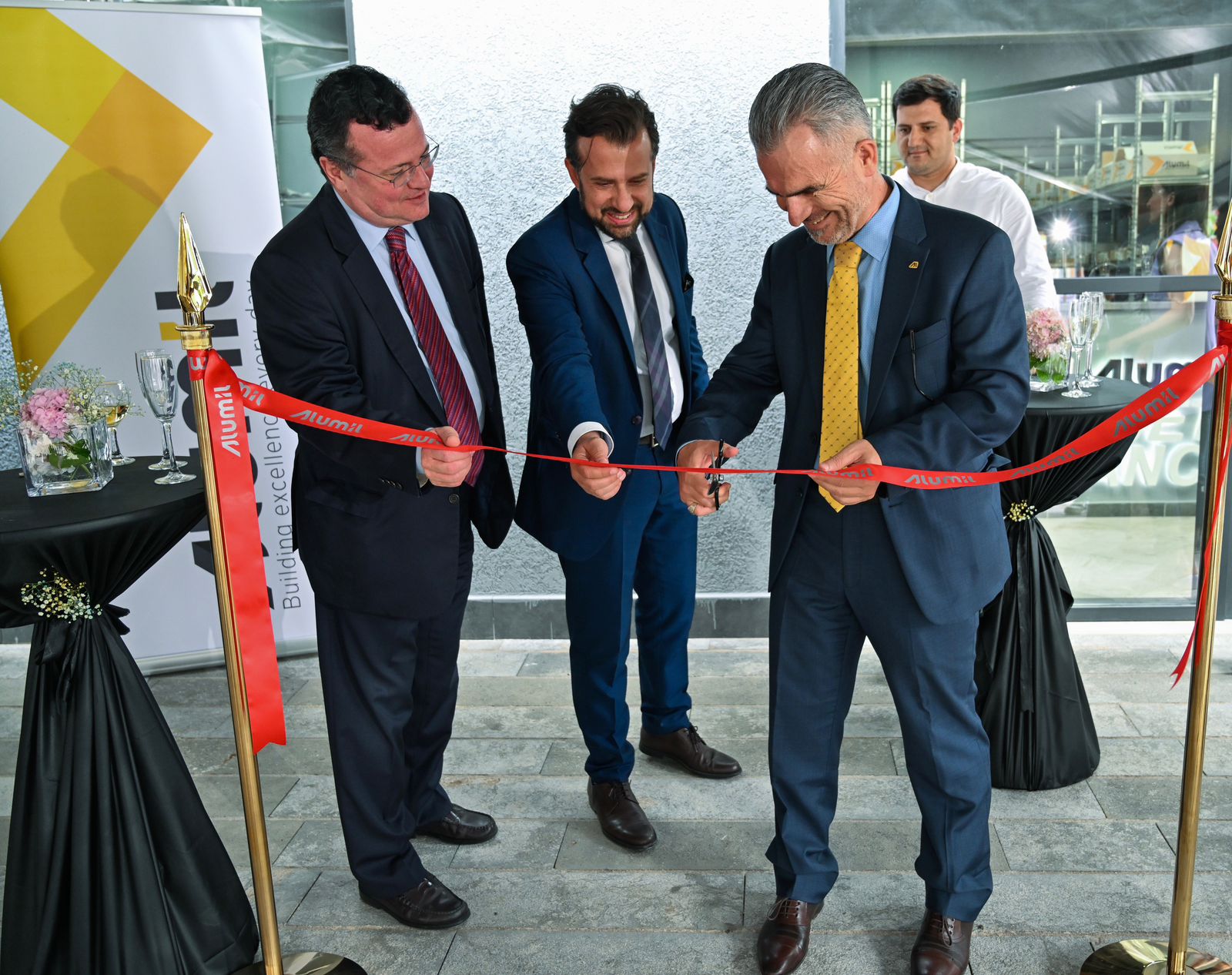 ΕΓΚΑΙΝΙΑ ΤΟΥ ΝΕΟΥ ΕΚΘΕΤΗΡΙΟΥ ΠΡΟΪΟΝΤΩΝ ΤΗΣ ALUMIL ΣΤΗΝ ΚΟΡΥΤΣΑ - Νέα ...